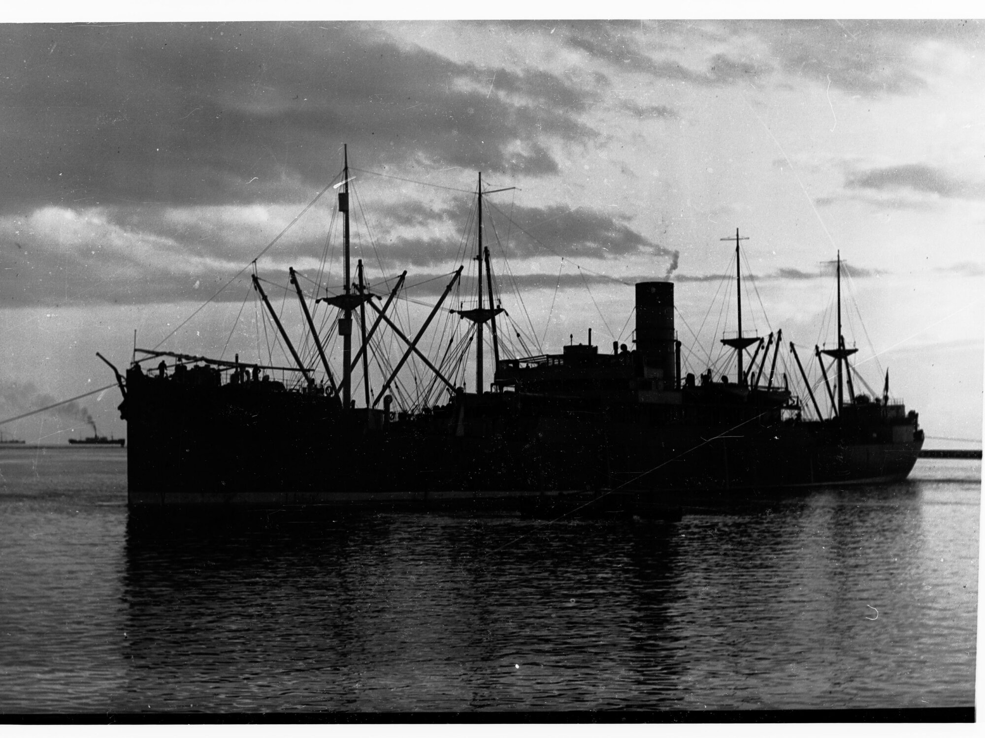 Ship "Leitrim" and HMS New Zealand berthed at Outer Harbor | History Trust
